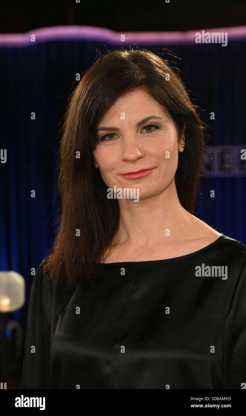 Violinistin Alina Armonas-Tambrea zu Gast in der WDR Talkshow Kölner ...