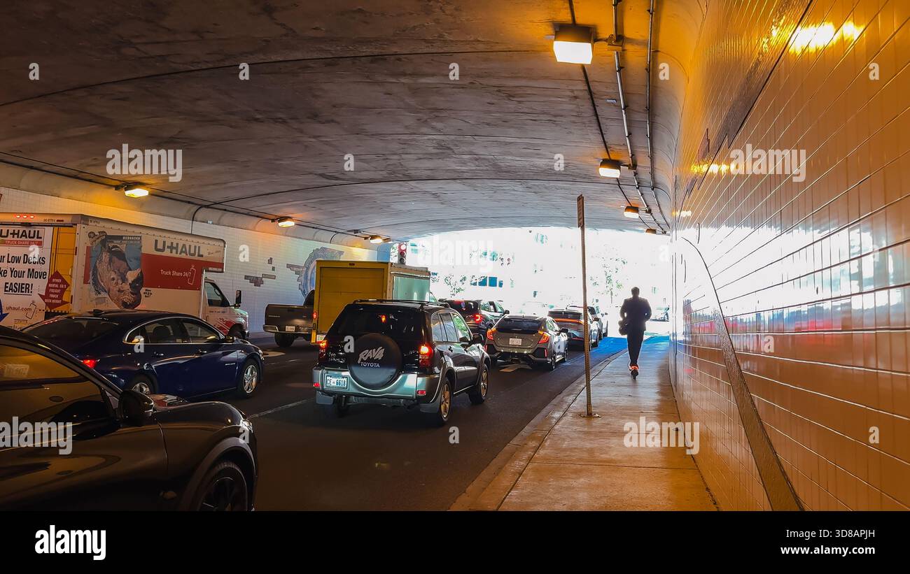 Cars driving toward an underpass hi-res stock photography and images ...