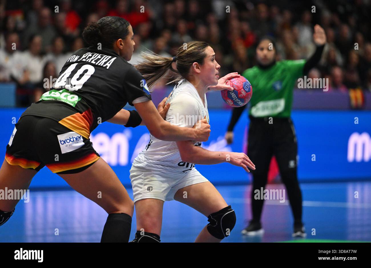 28 November 2025, Baden-Württemberg, Stuttgart: CORRECTING GAME - Women ...