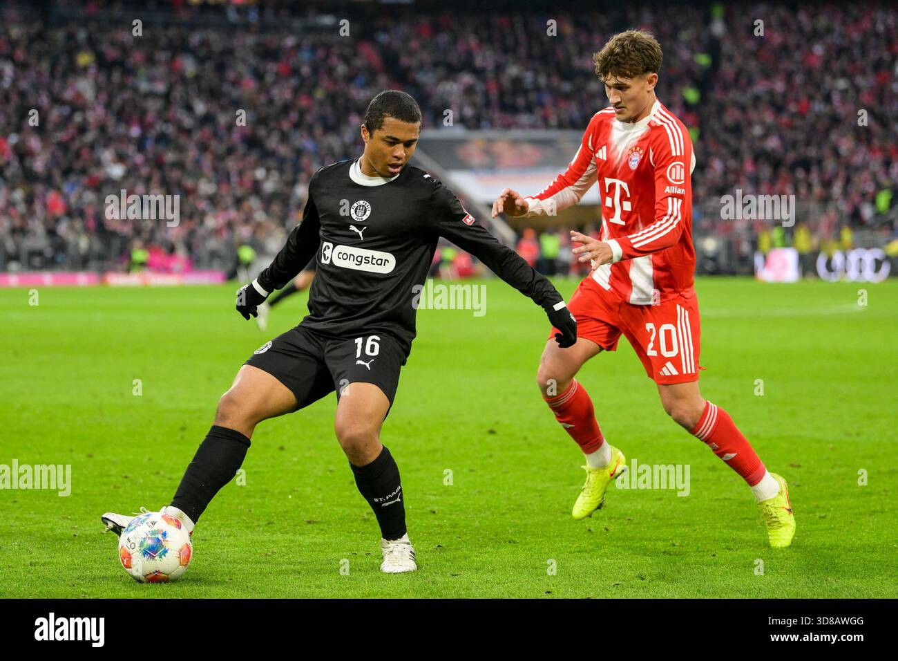 from left: Joel Chima Fujita (St. Pauli), Tom Bischof Munich, November ...