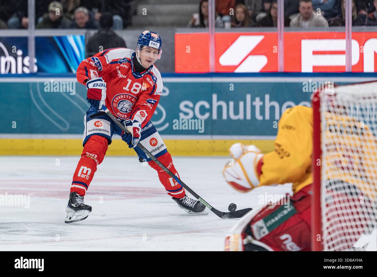 29/11/2025, Zurich, Swiss Life Arena, NL: ZSC Lions - SCL Tigers, #18 Nicolas Baechler (ZSC ...