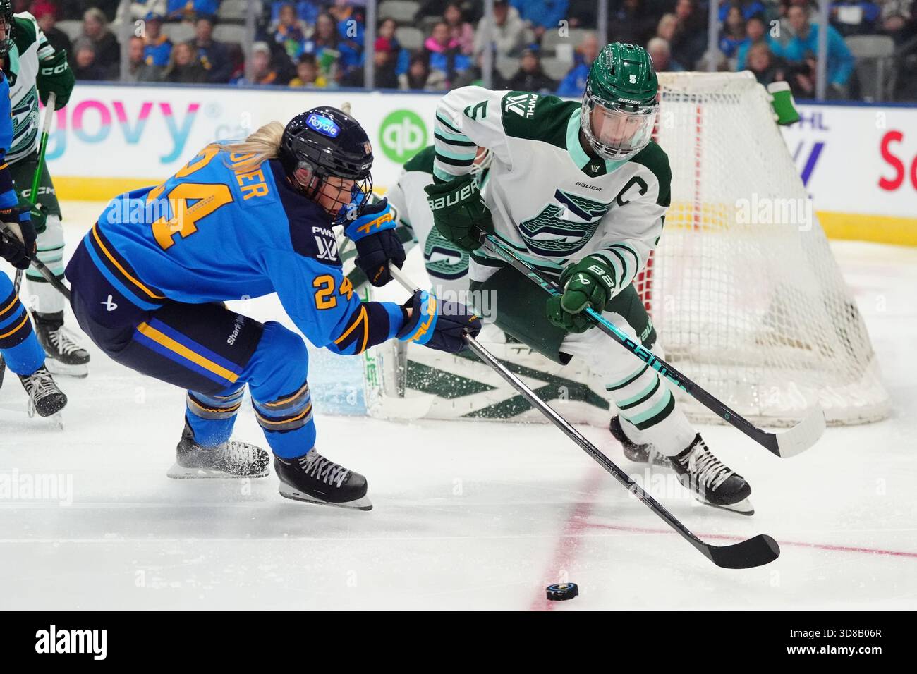 Toronto Sceptres forward Natalie Spooner (24) and Boston Fleet ...