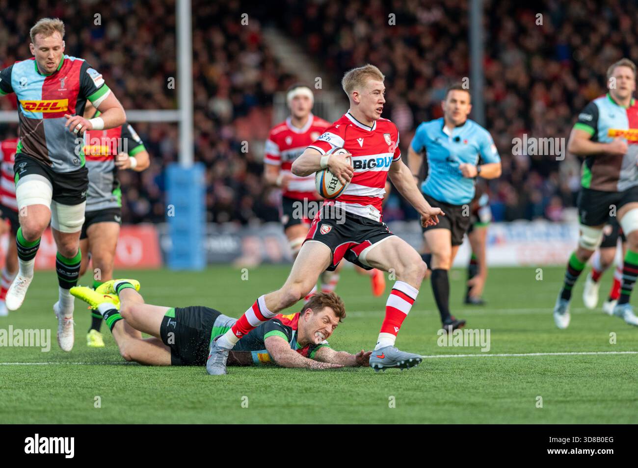 Ben Redshaw sidestepping his was to the try line Stock Photo - Alamy