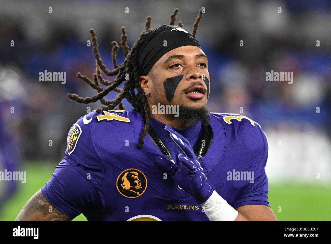 Baltimore Ravens running back Keaton Mitchell (34) warms up before an ...