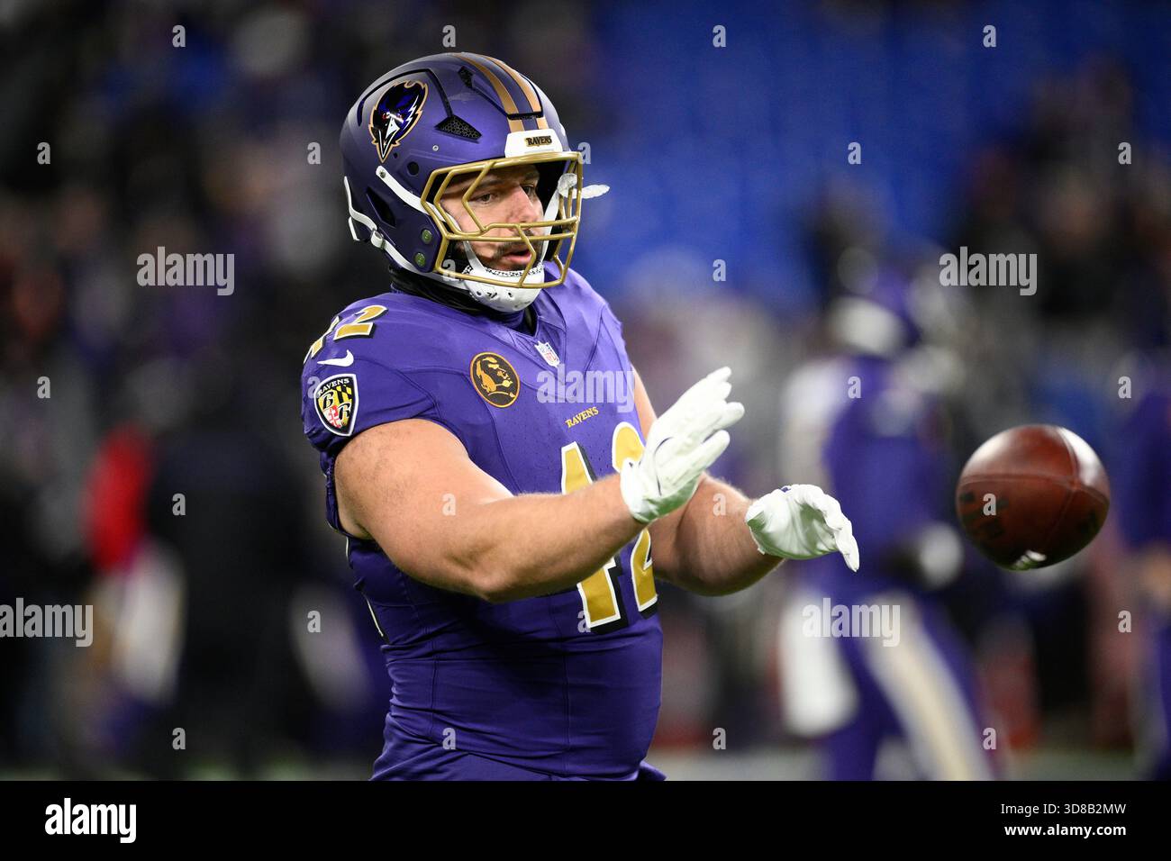 Baltimore Ravens fullback Patrick Ricard (42) warms up before an NFL ...