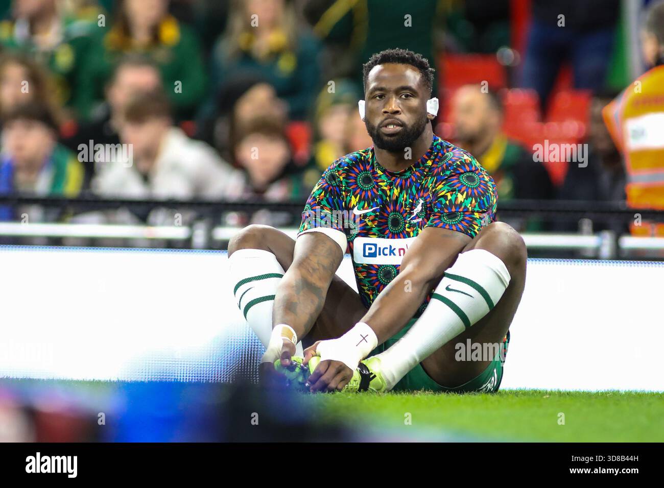 Siya Kolisi of South Africa warms-up ahead of the Quilter Nations ...