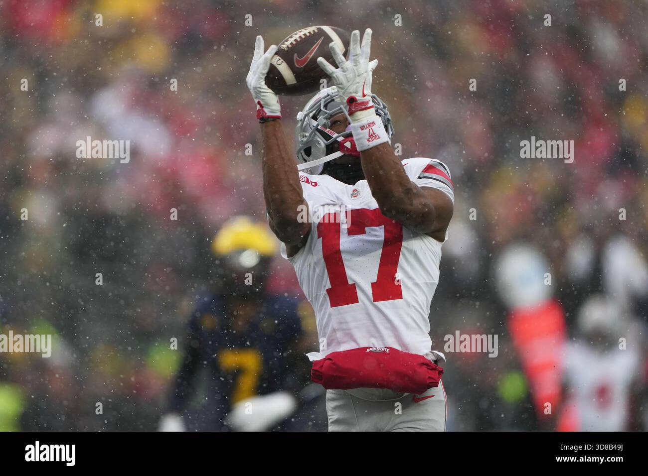 Ohio State Buckeyes wide receiver Carnell Tate catches a pass for a ...