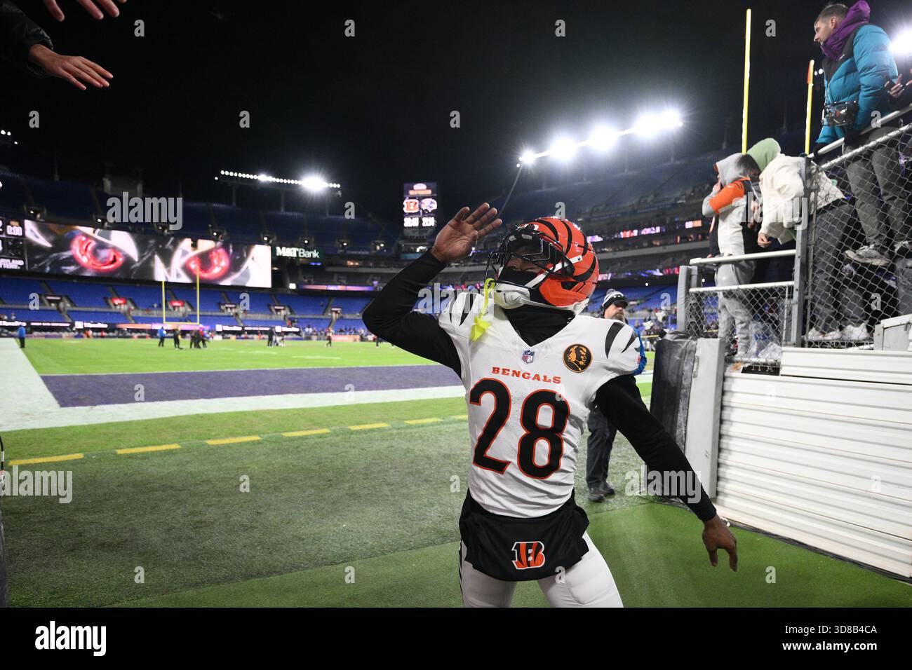 Cincinnati Bengals cornerback Josh Newton (28) gestures after an NFL ...