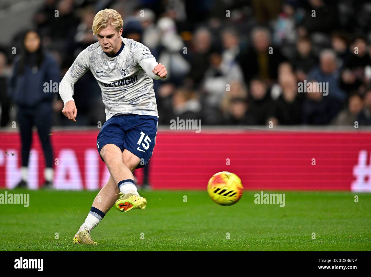 London UK 29th Nov 2025 Lucas Bergvall (Spurs) in the warm up during ...