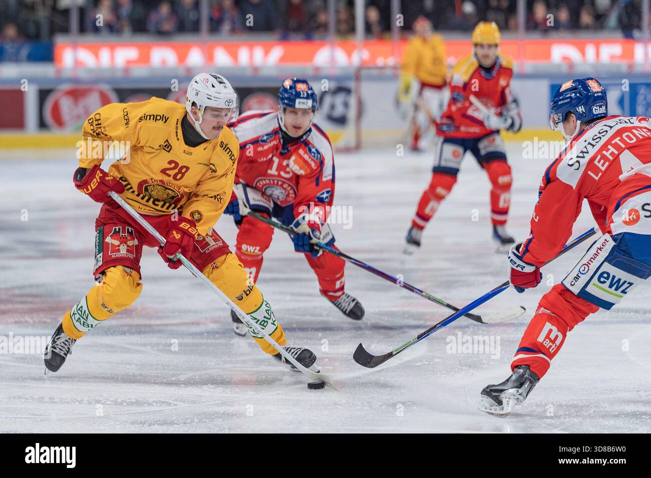 29/11/2025, Zurich, Swiss Life Arena, NL: ZSC Lions - SCL Tigers, #28 Dario Allenspach (Tigers ...
