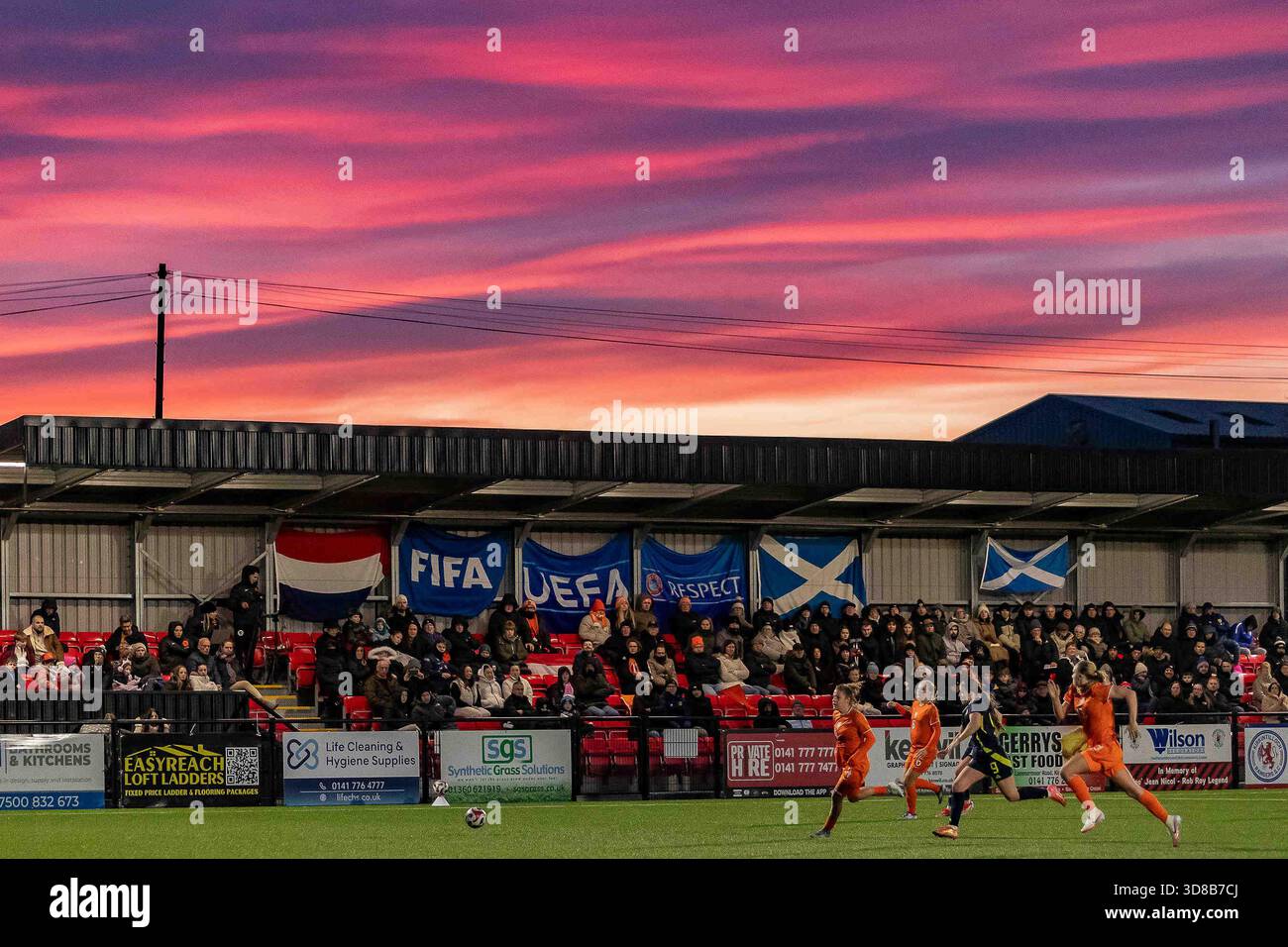 Kirkintilloch, Scotland. 29 November 2025. A dramatic sunset above the ...