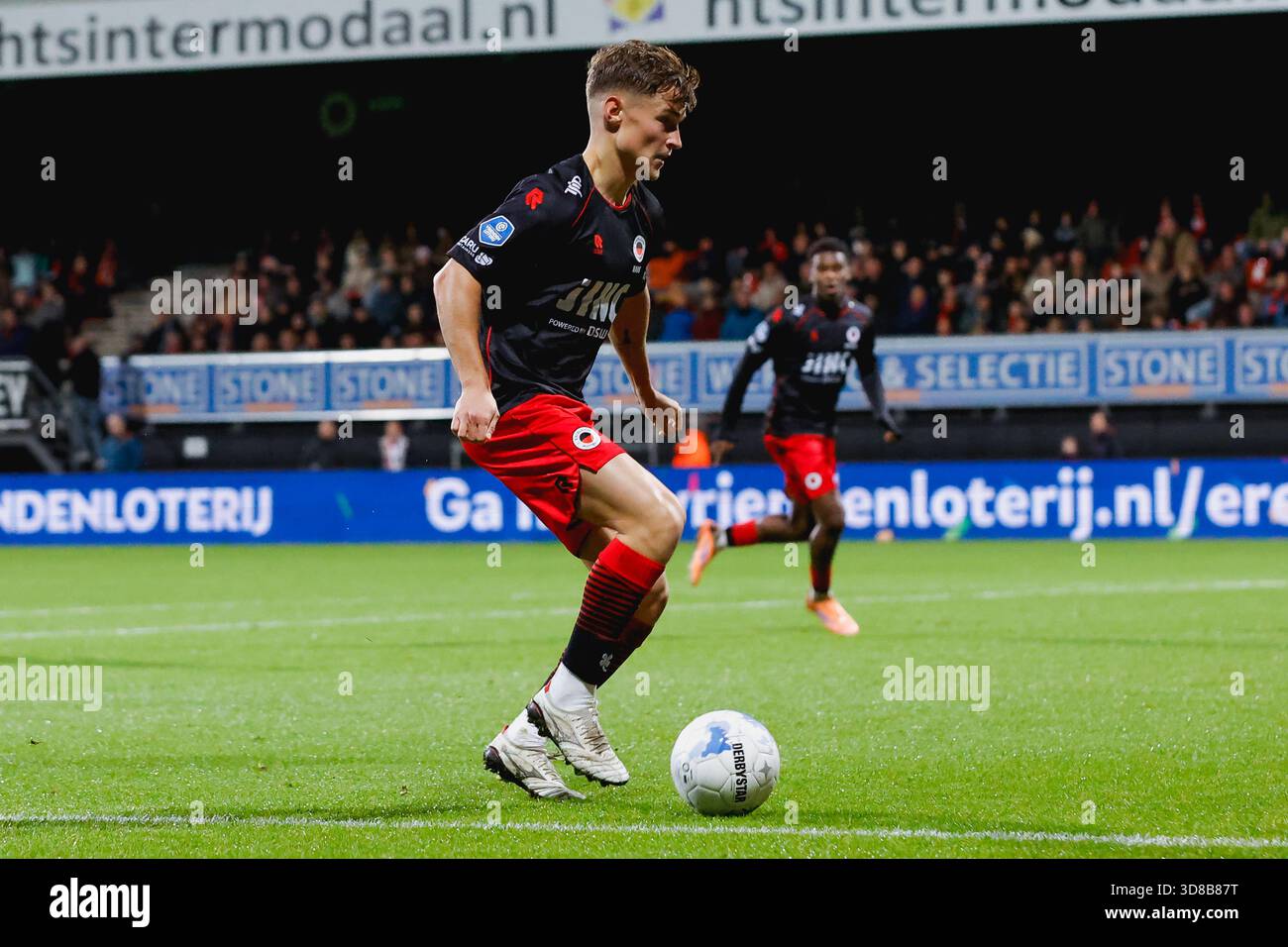 Rotterdam - Noah Naujoks of Excelsior Rotterdam runs with the ball ...