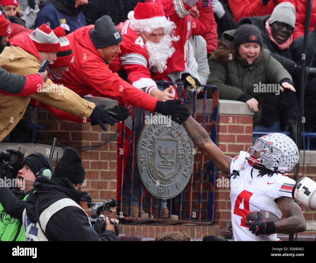 Ohio State Buckeyes Jeremiah Smith (4) celebrates his touchdown catch ...