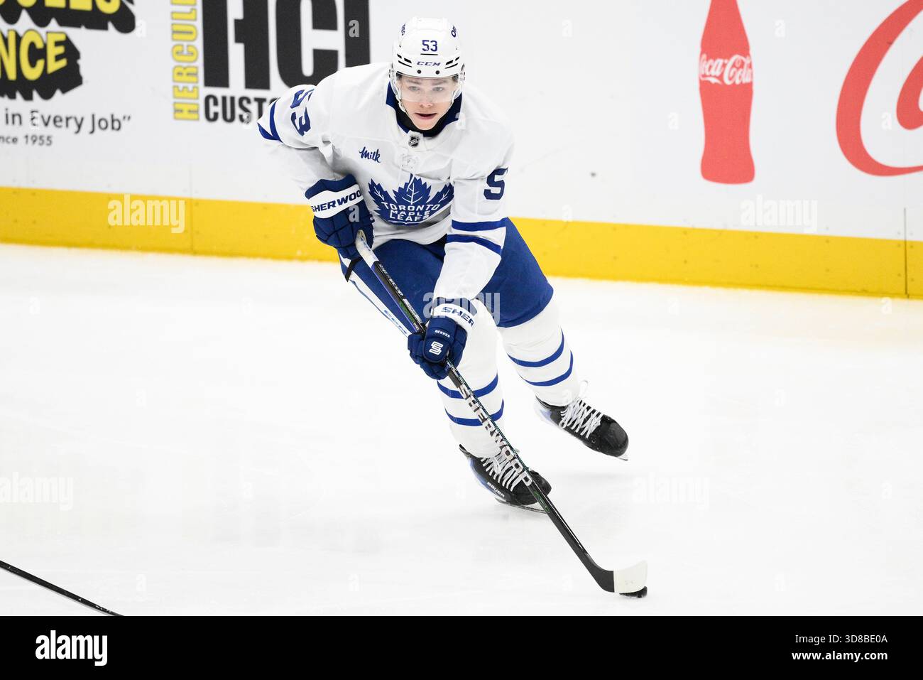 Toronto Maple Leafs right wing Easton Cowan (53) in action during the ...