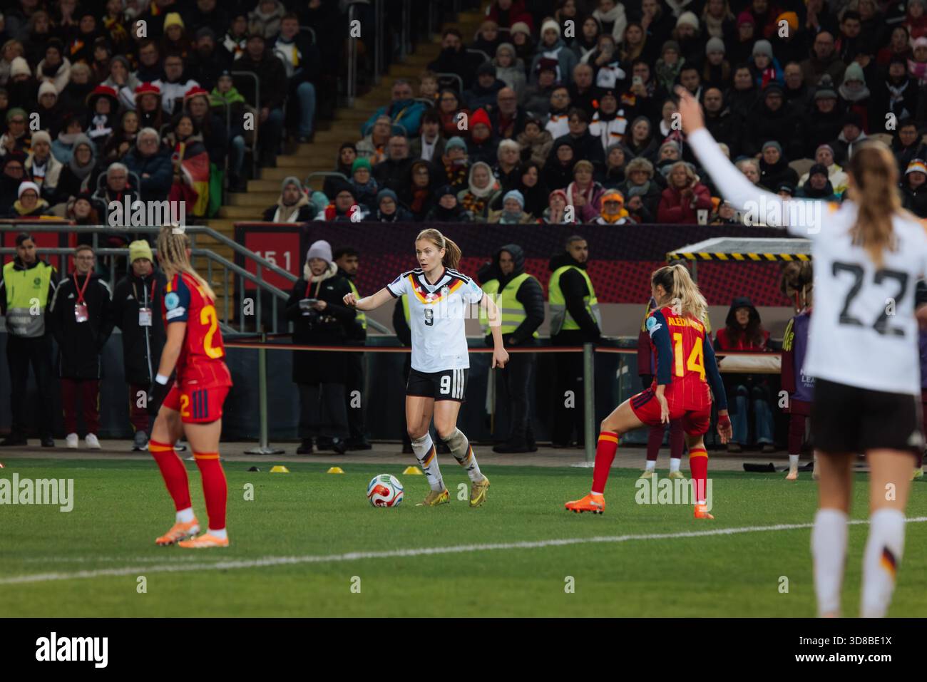 Kaiserslautern, Germany, November 28th 2025 Sjoeke Nuesken (#9 ...