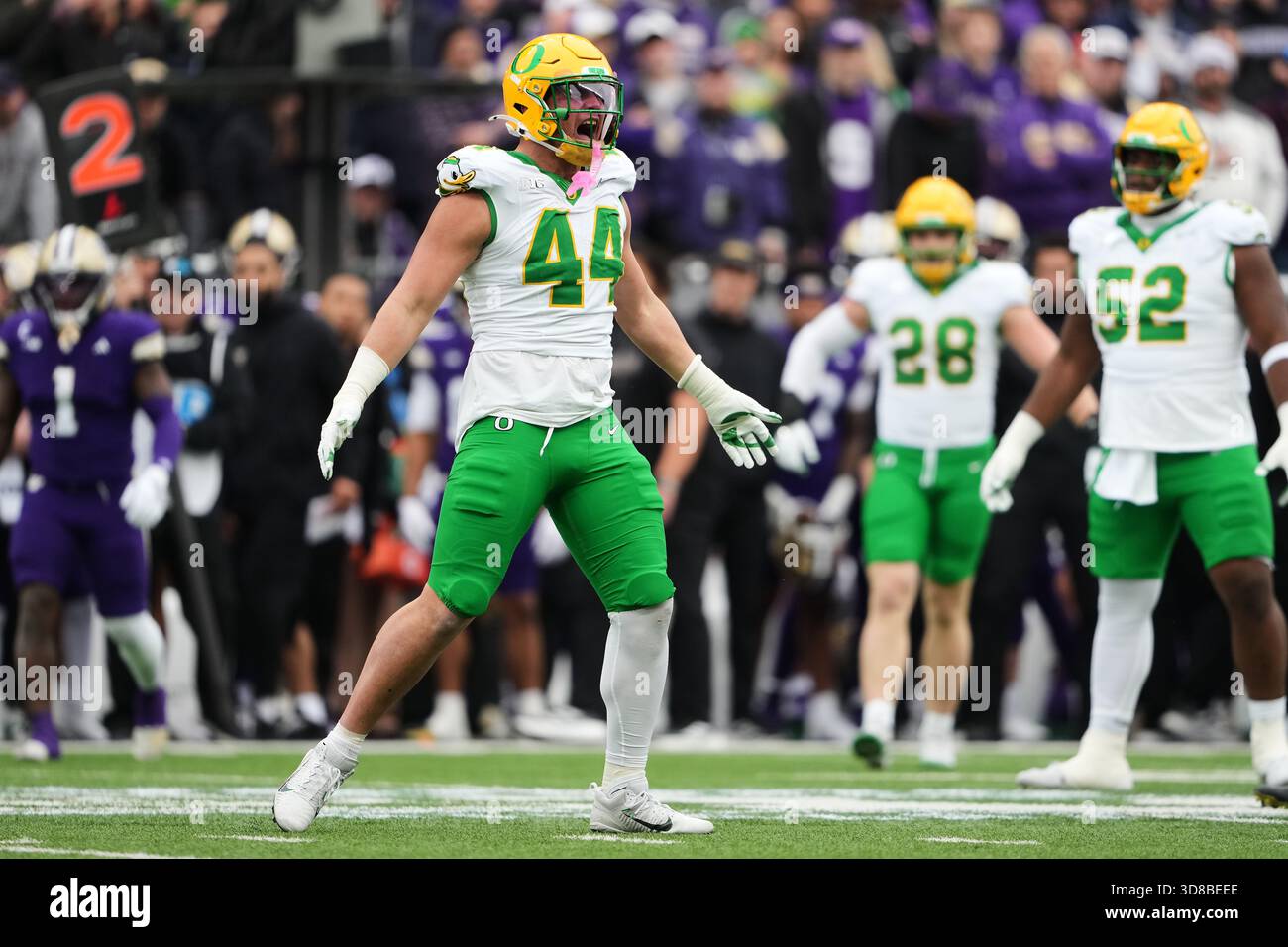 Oregon linebacker Teitum Tuioti (44) reacts to a sack against ...