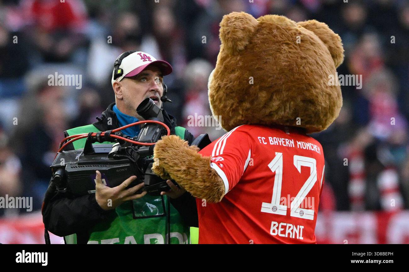 Mascot Berni FC FC Bayern Munich FCB (12) in front of TV camera GER, FC ...