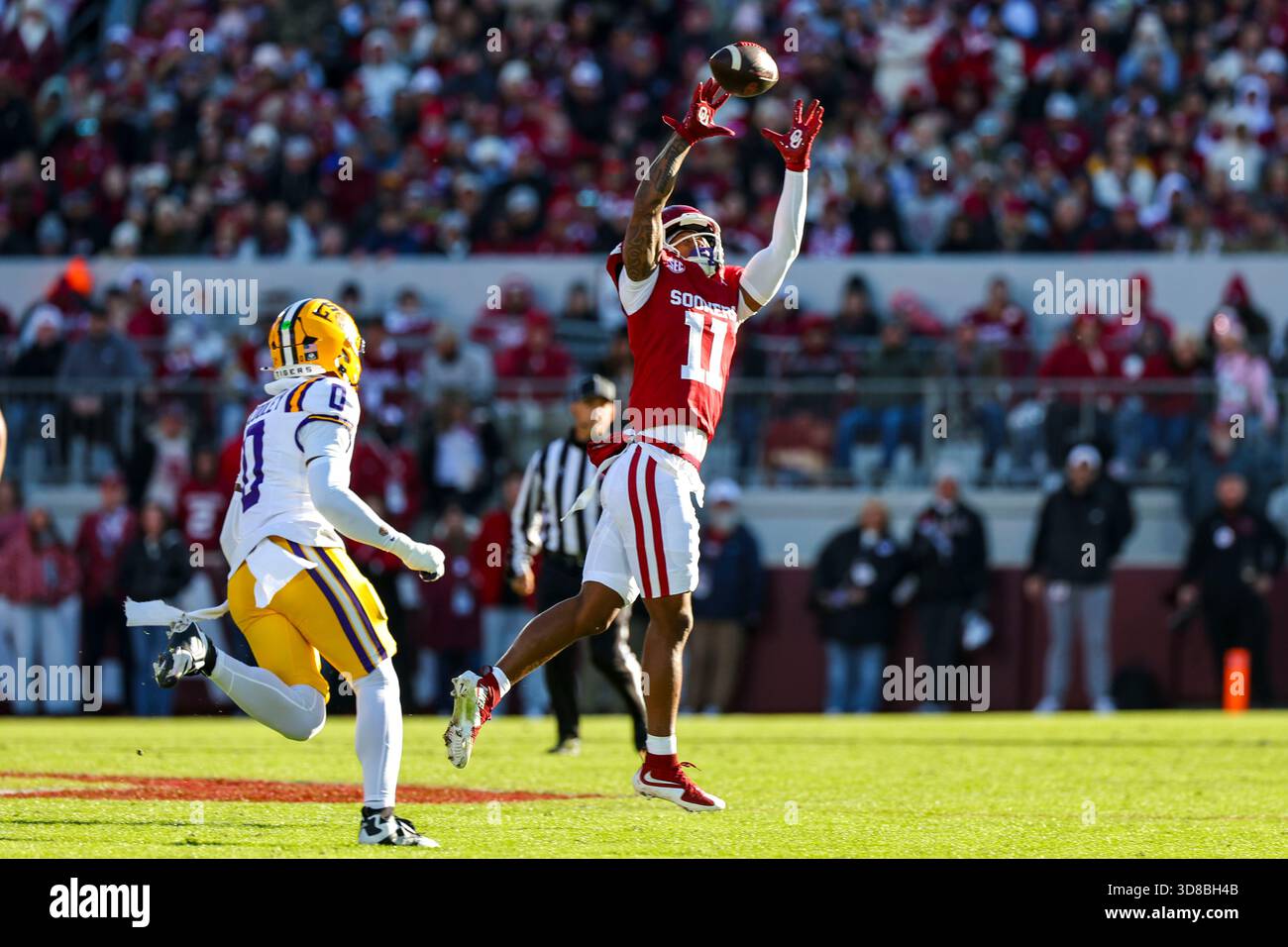 NORMAN, OK - NOVEMBER 29: Oklahoma Sooner wide receiver Javonnie Gibson ...
