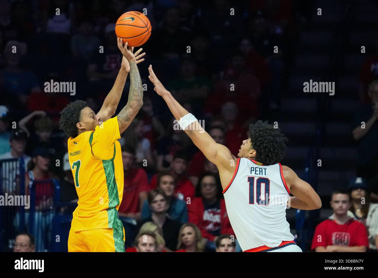 Norfolk State guard Anthony McComb III (7) shoots over Arizona forward ...