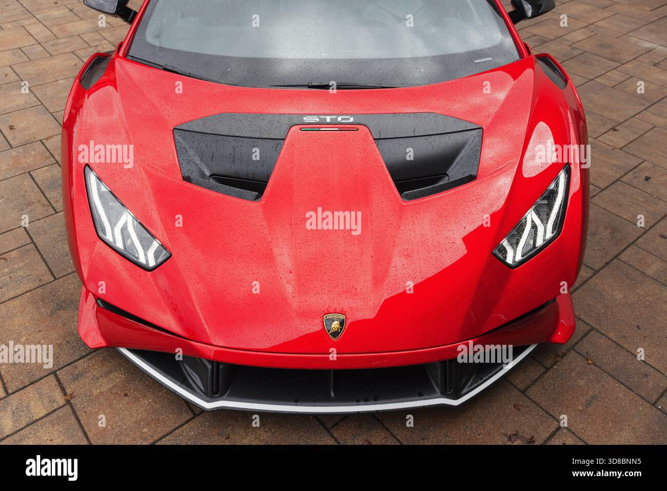 Lamborghini front view hi-res stock photography and images - Alamy