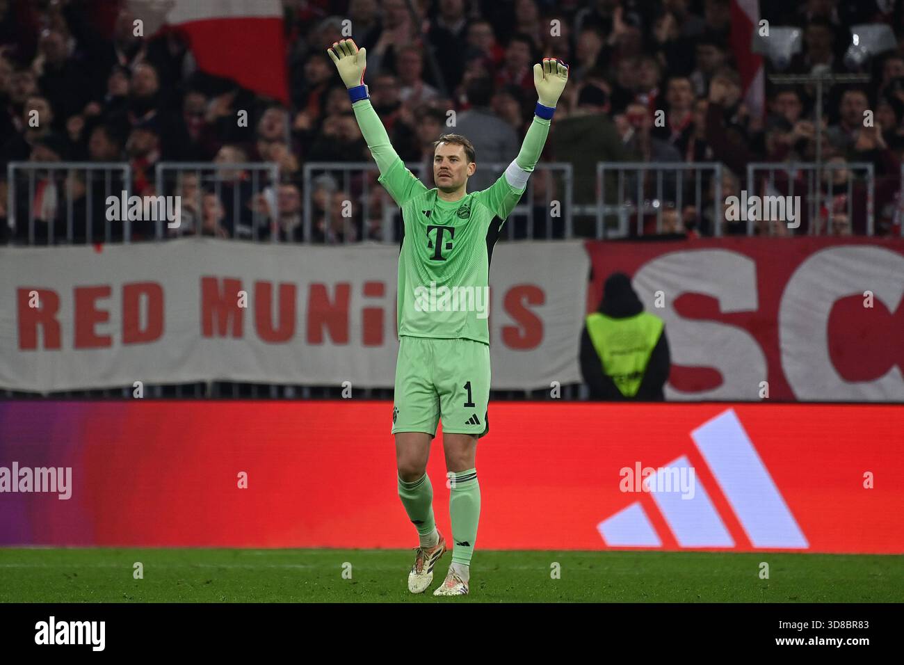 Manuel NEUER (Goalkeeper Bayern Munich), Cheering, joy, enthusiasm ...