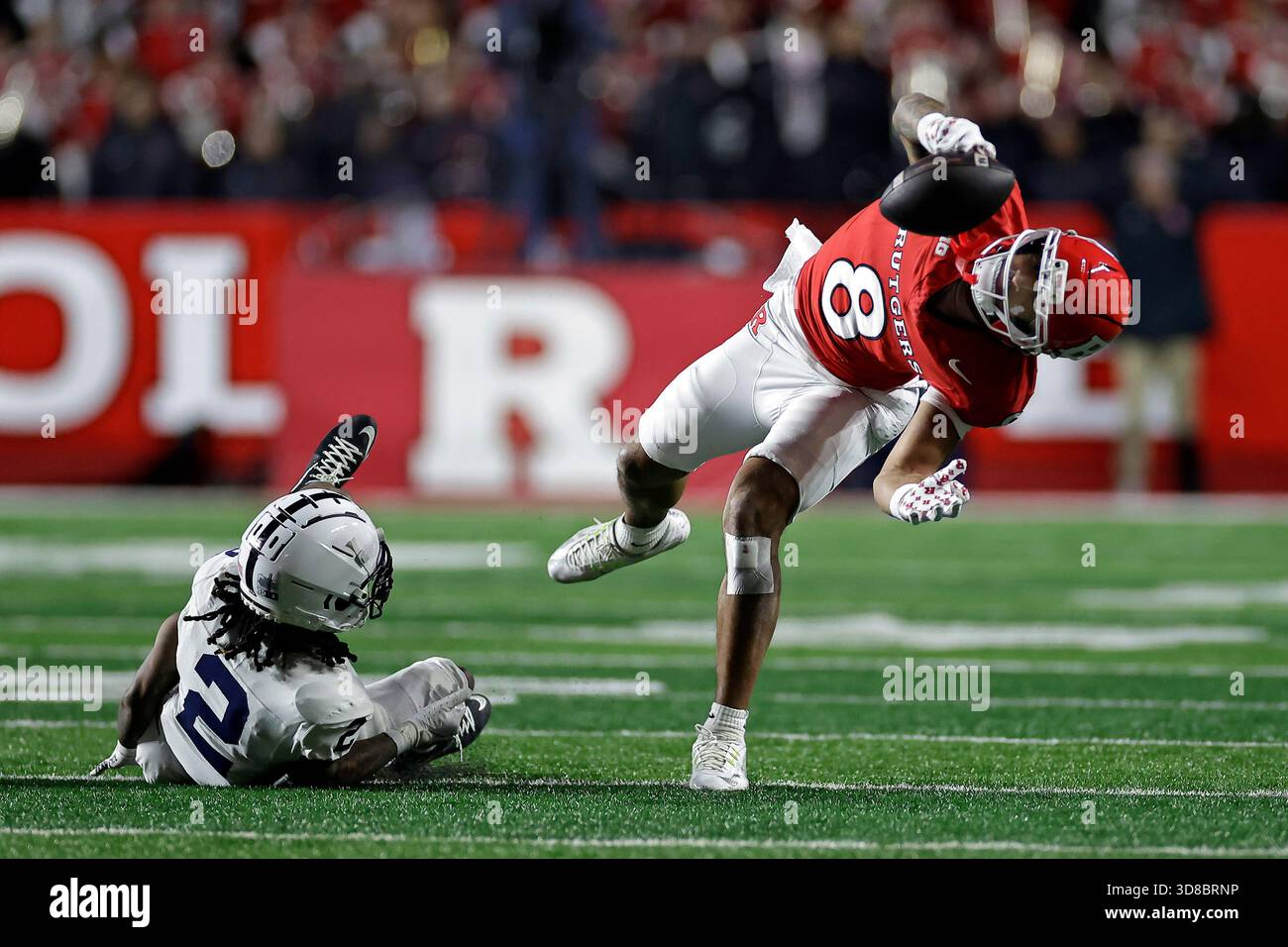 Rutgers wide receiver Kj Duff (8) makes a one-handed catch in front of ...