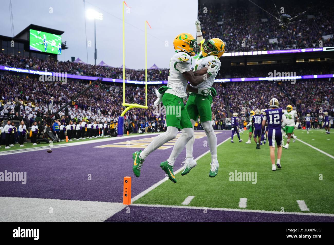 Oregon wide receiver Malik Benson, left, celebrates with wide receiver ...