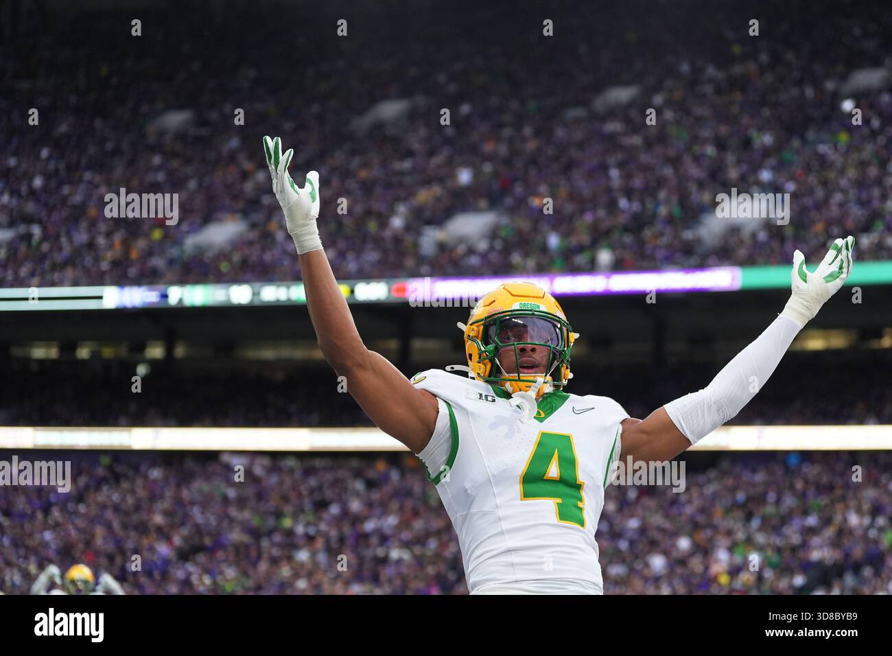 Oregon defensive back Brandon Finney reacts after breaking up a pass in ...