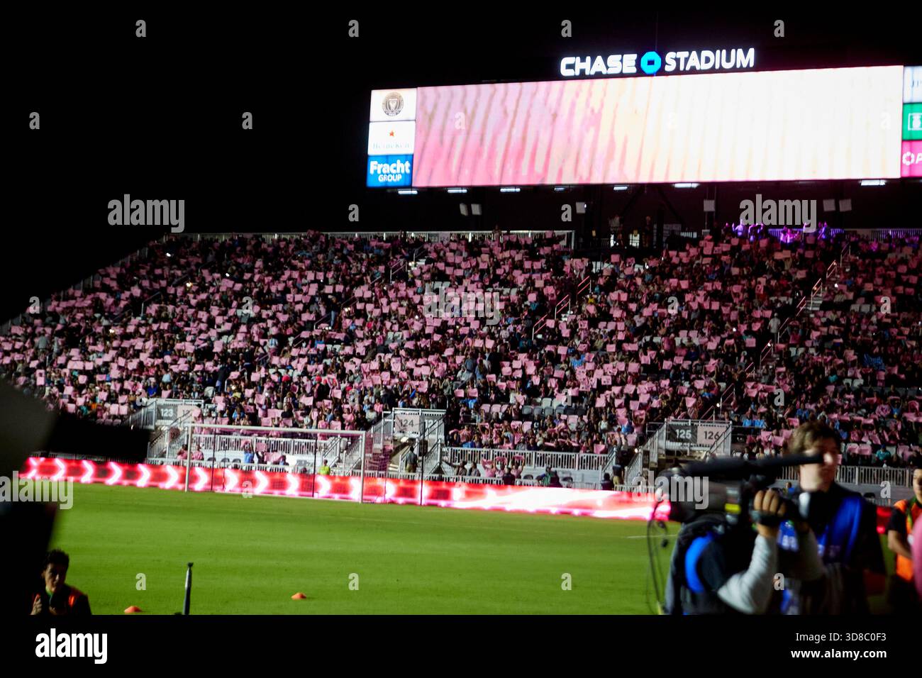 Usa soccer fans stadium 2025 hi-res stock photography and images - Alamy