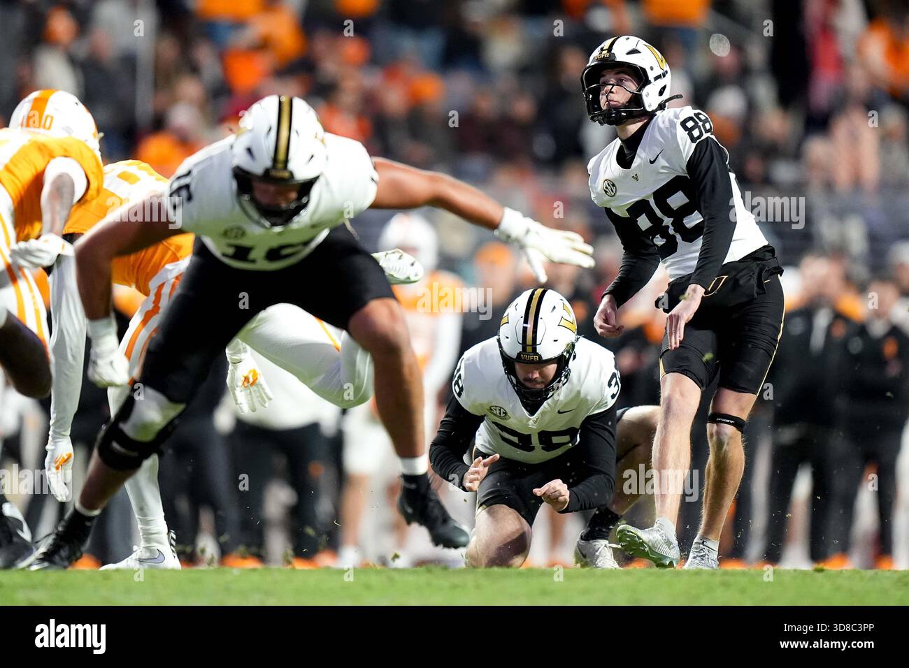 November 29, 2025, Knoxville, Tennessee, USA: Vanderbilt kicker Brock ...