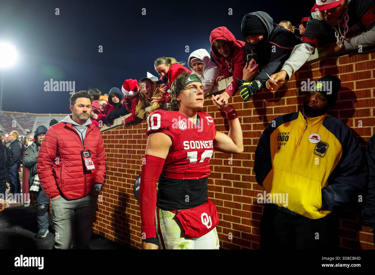 NORMAN, OK - NOVEMBER 29: Oklahoma Sooner quarterback John Mateer (10 ...