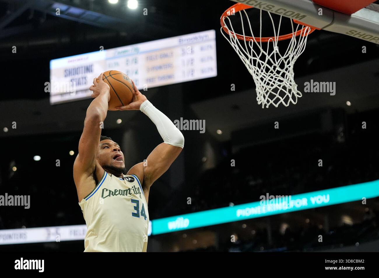 Milwaukee Bucks' Giannis Antetokounmpo dunks during the first half of ...