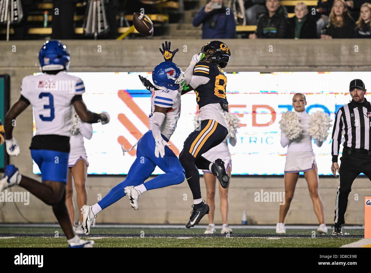 California wide receiver Jaiven Plummer, right, catches the ball over ...