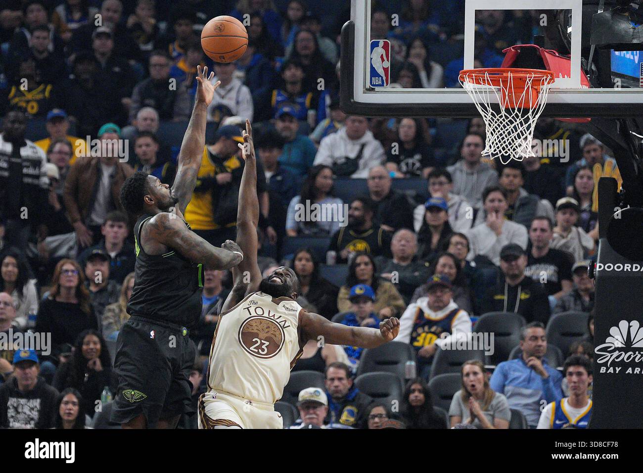 New Orleans Pelicans forward Zion Williamson, left, shoots over Golden ...