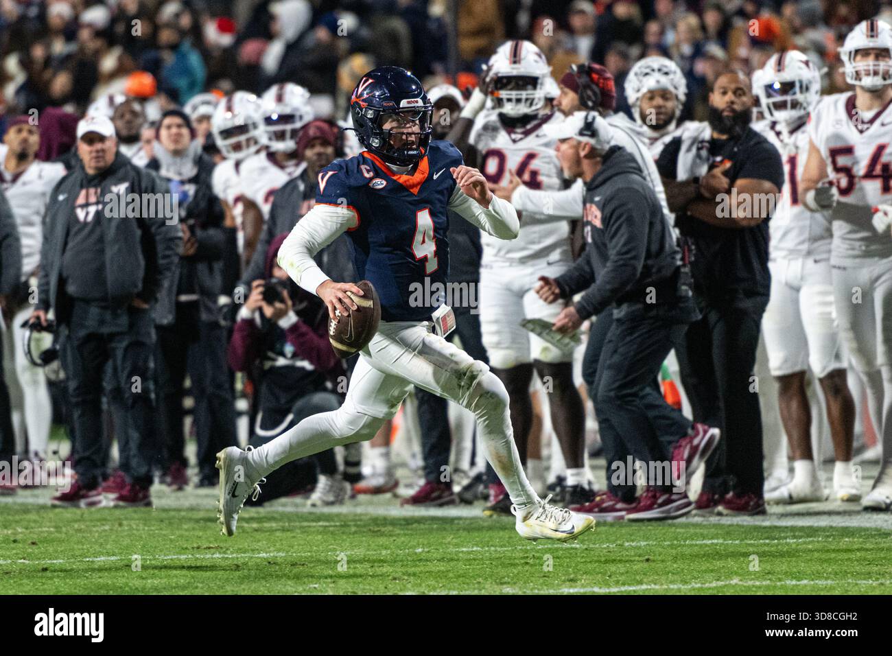 Virginia quarterback Chandler Morris (4) looks to pass against Virginia ...