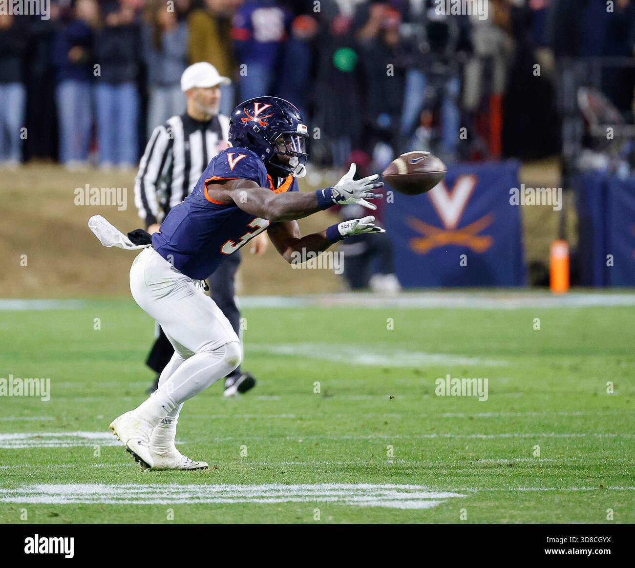 November 29, 2025: Virginia Cavaliers RB #3 J'Mari Taylor catches a ...