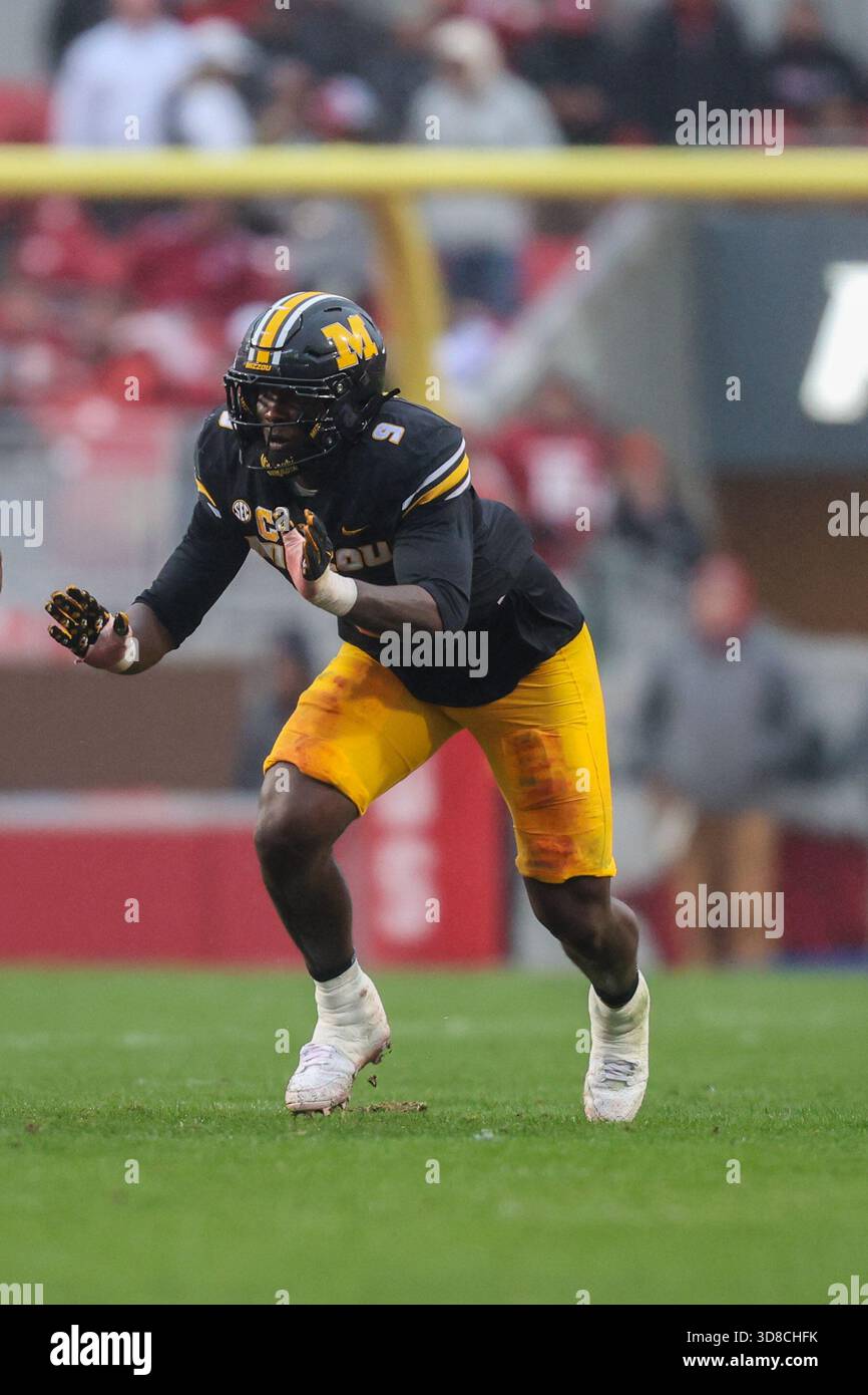 November 29, 2025: Zion Young (9) Missouri defensive end comes up the ...