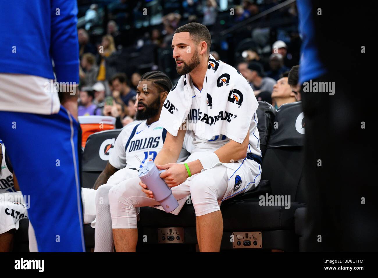 Dallas Mavericks guard Klay Thompson, right, sits on the bench during ...