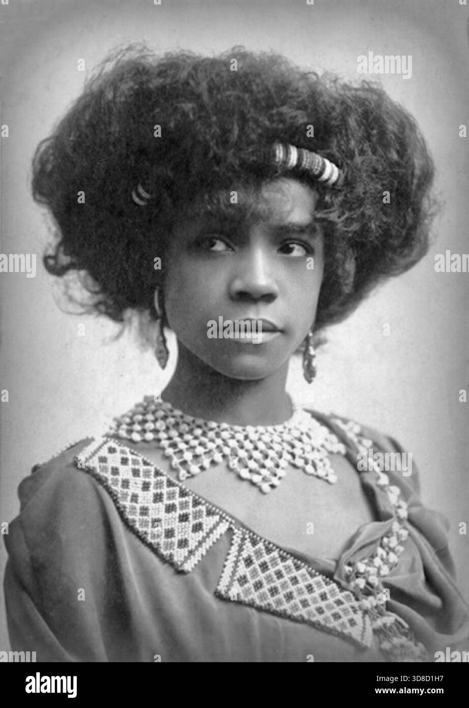 Aida Overton Walker - Studio portrait of singer, dancer, actress and ...