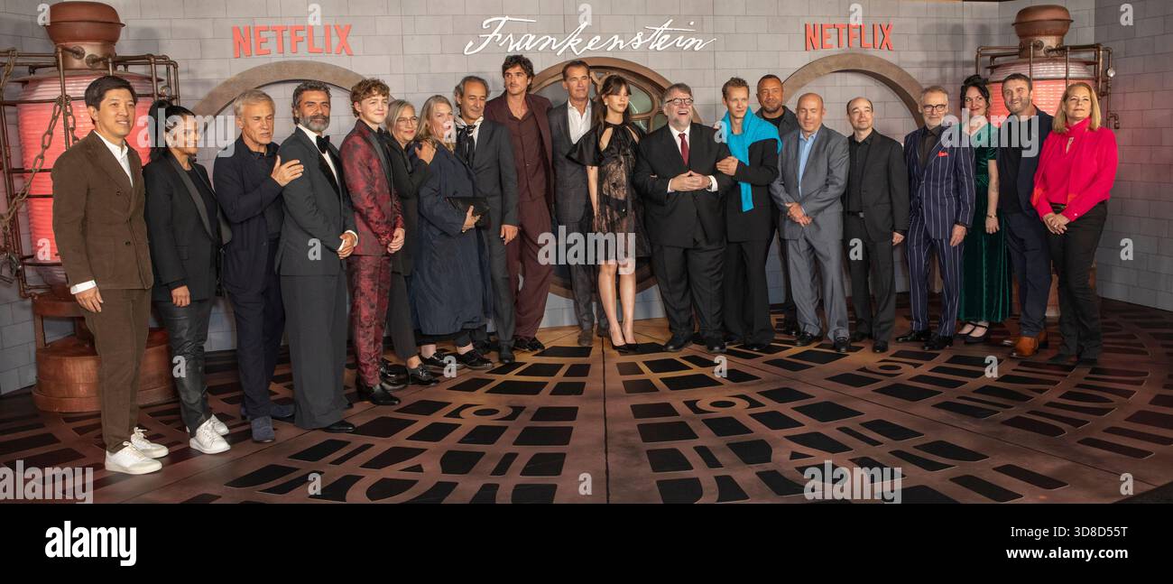 The cast and crew of netflixs hi-res stock photography and images - Alamy
