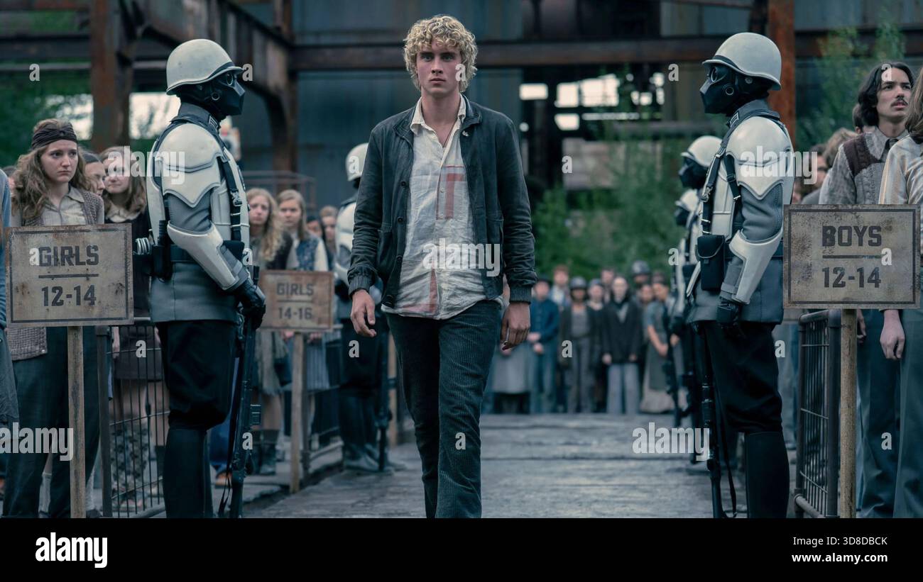 The hunger games sunrise on the reaping film hi-res stock photography ...