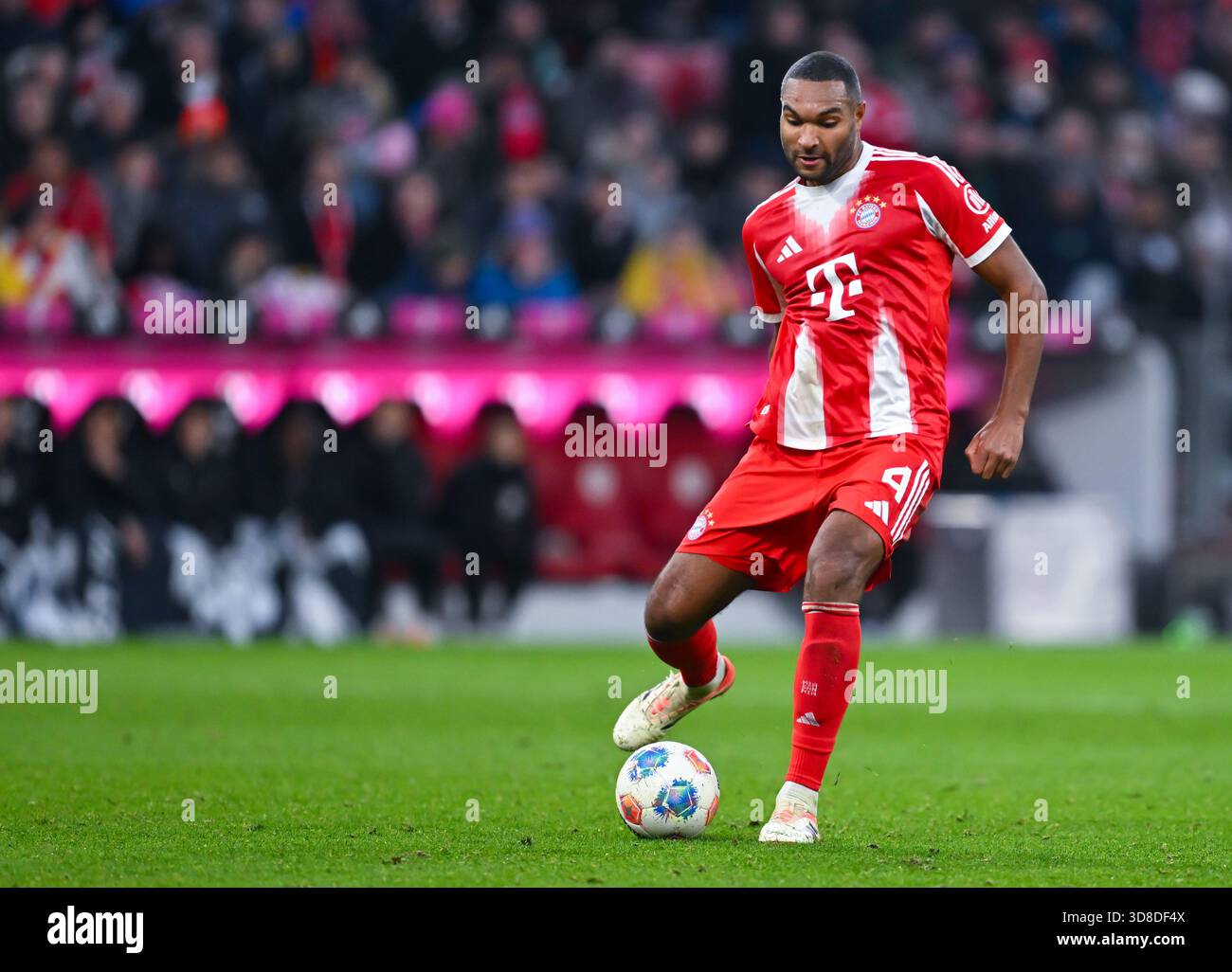 29 November 2025, Bavaria, Munich: Soccer: Bundesliga, Bayern Munich ...