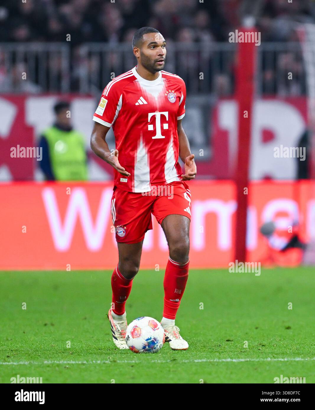 29 November 2025, Bavaria, Munich: Soccer: Bundesliga, Bayern Munich ...