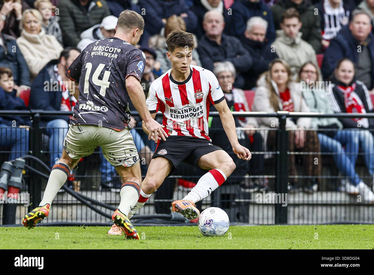 EINDHOVEN , 30-11-2025 , Philips stadium , season 2025 / 2026 , Dutch Eredivisie football ...