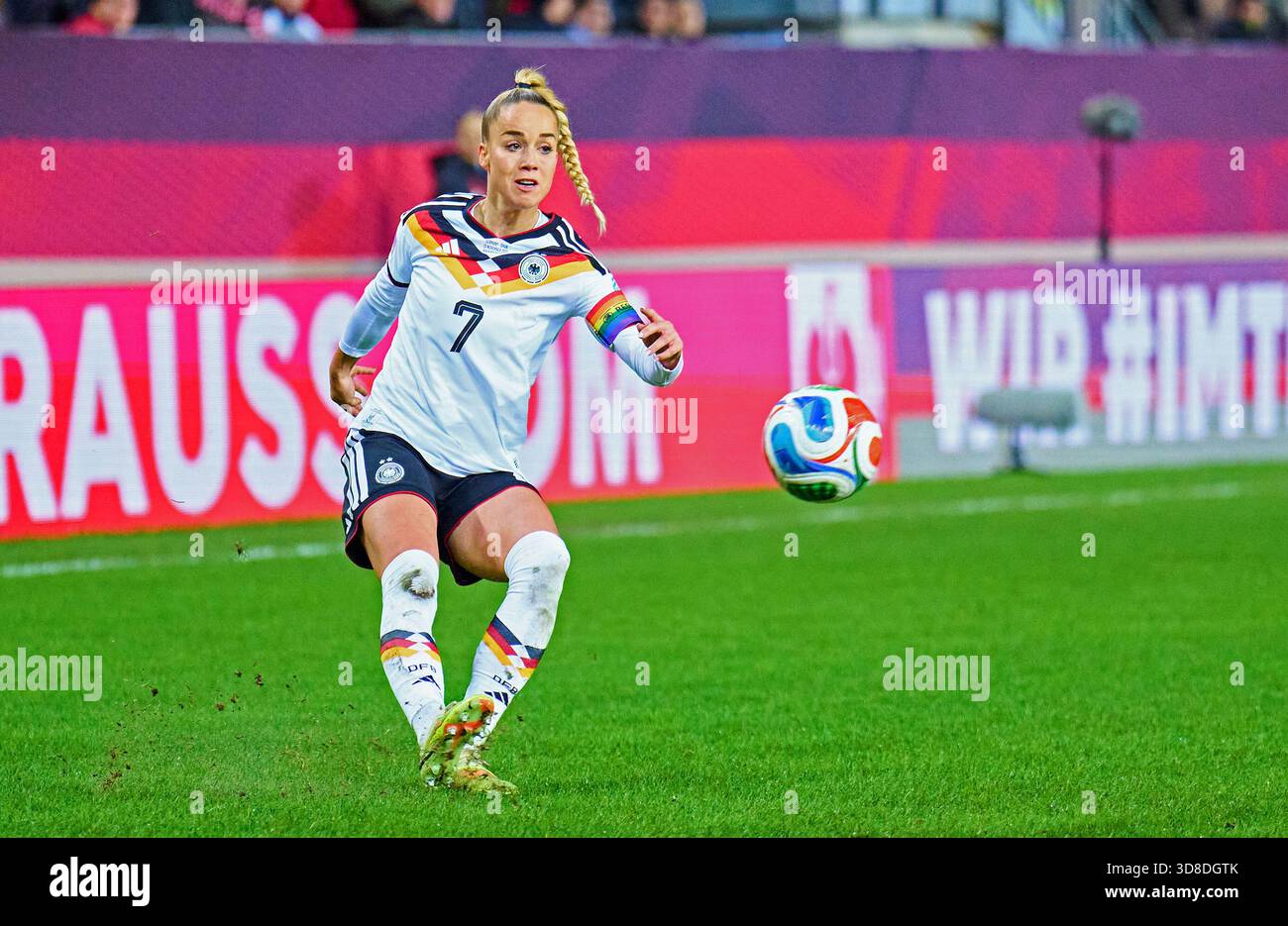 Giulia Gwinn of Germany in the Women s Nations League 2025 Final first ...