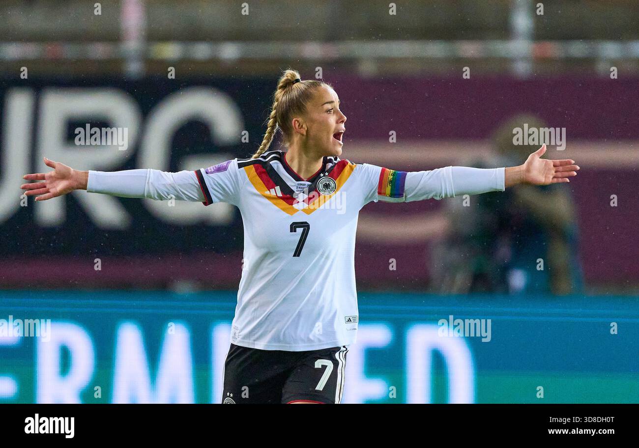 Giulia Gwinn of Germany geste in the Women's Nations League 2025 Final ...