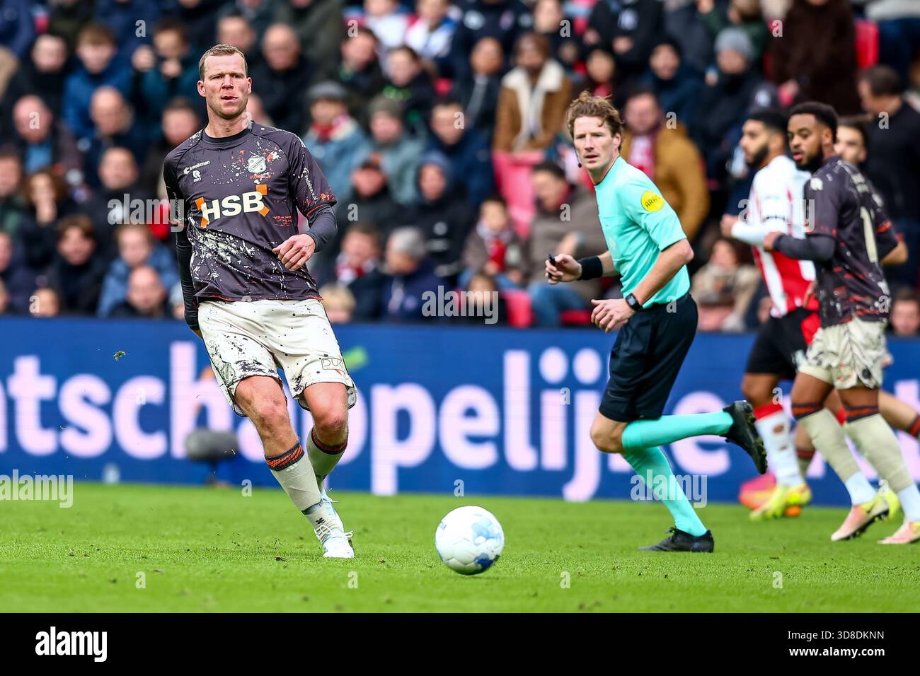 EINDHOVEN, NETHERLANDS - NOVEMBER 30: Henk Veerman of FC Volendam ...