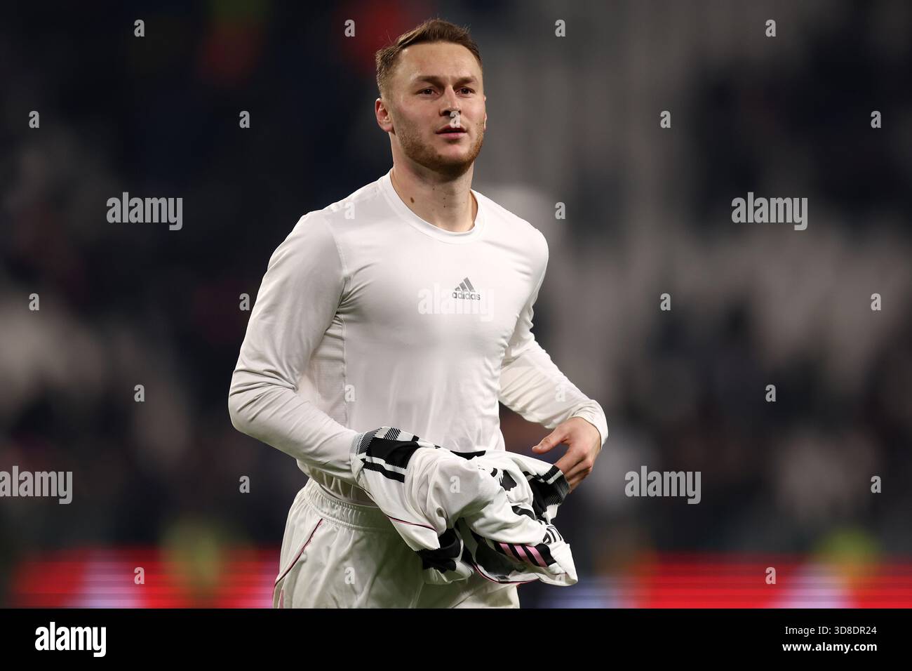 Teun Koopmeiners of Juventus Fc takes off his shirt at the end of the ...