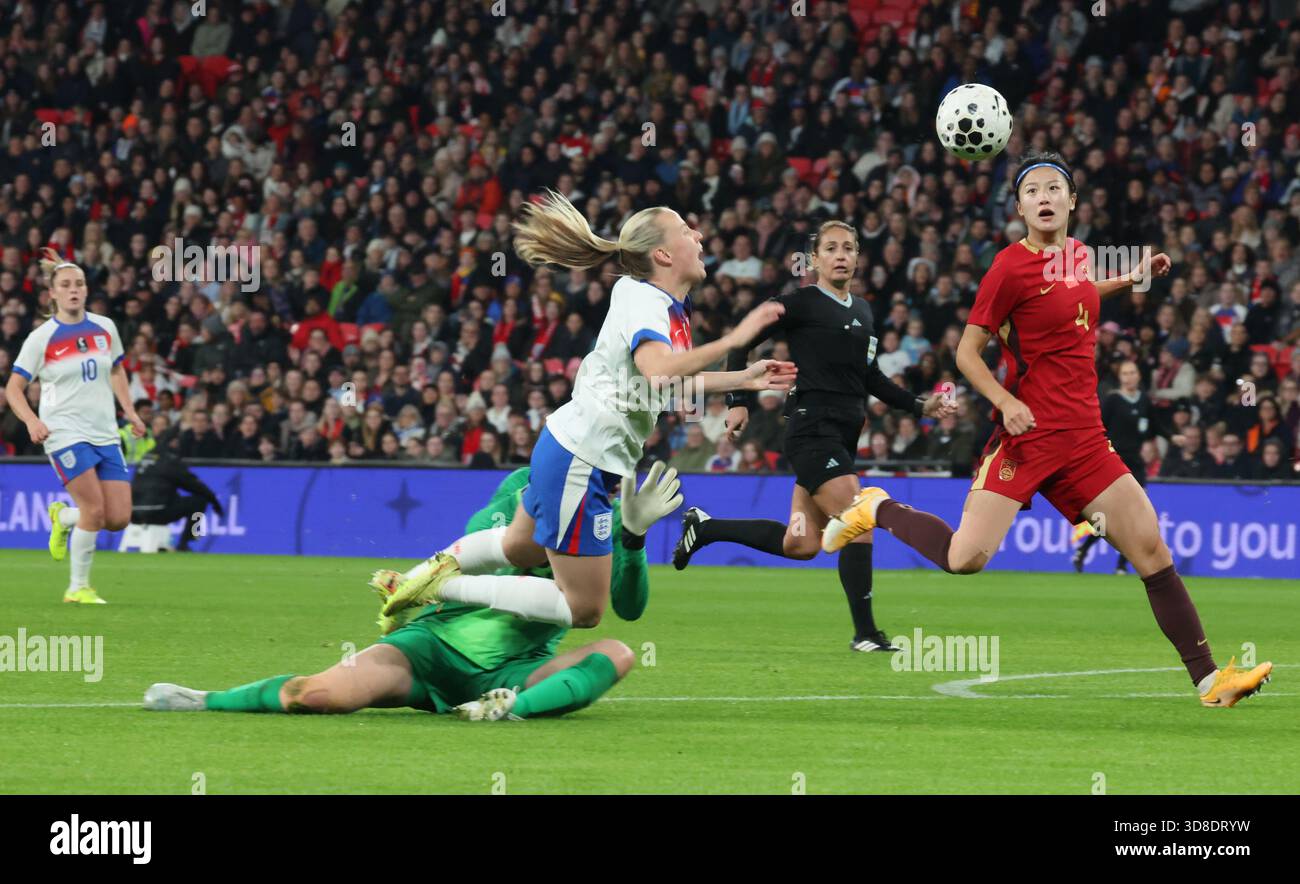 Beth Mead (Arsenal)of England Women and China's Wang Linlin(Shanghai ...