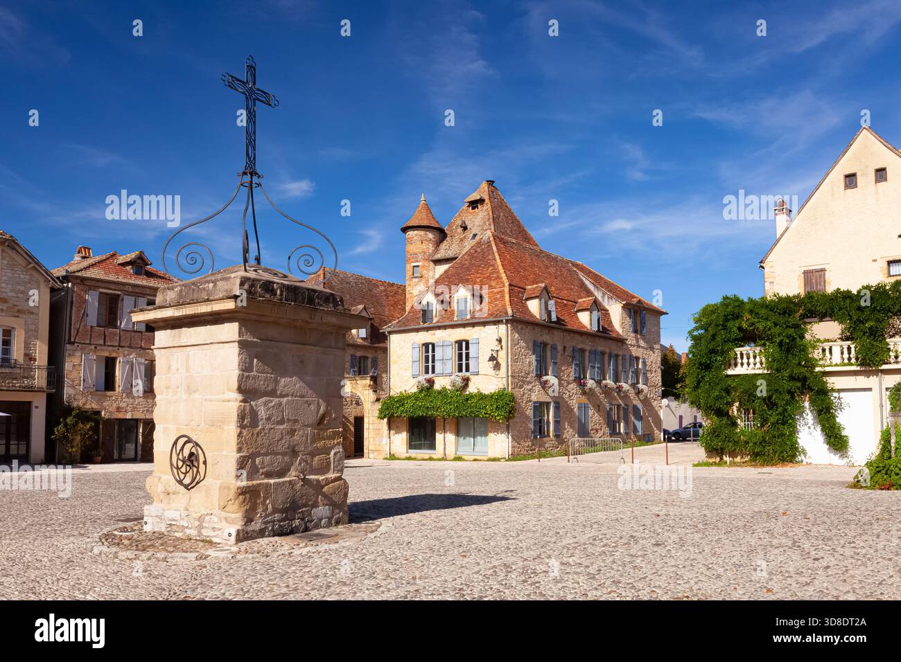Traditional stone houses france hi-res stock photography and images - Alamy